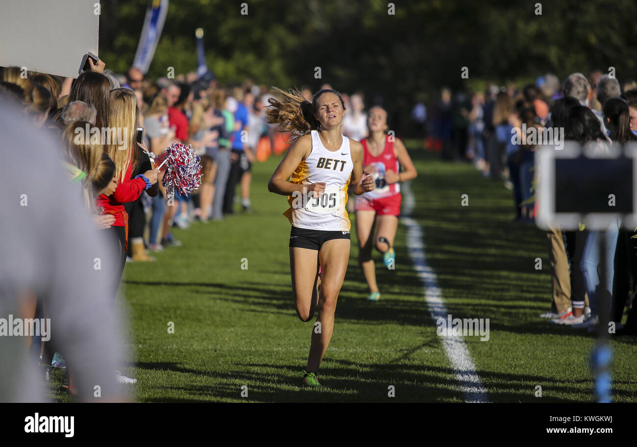 Bettendorf, Iowa, USA. 19th Oct, 2017. Bettendorf's Madison Temple (505 ...