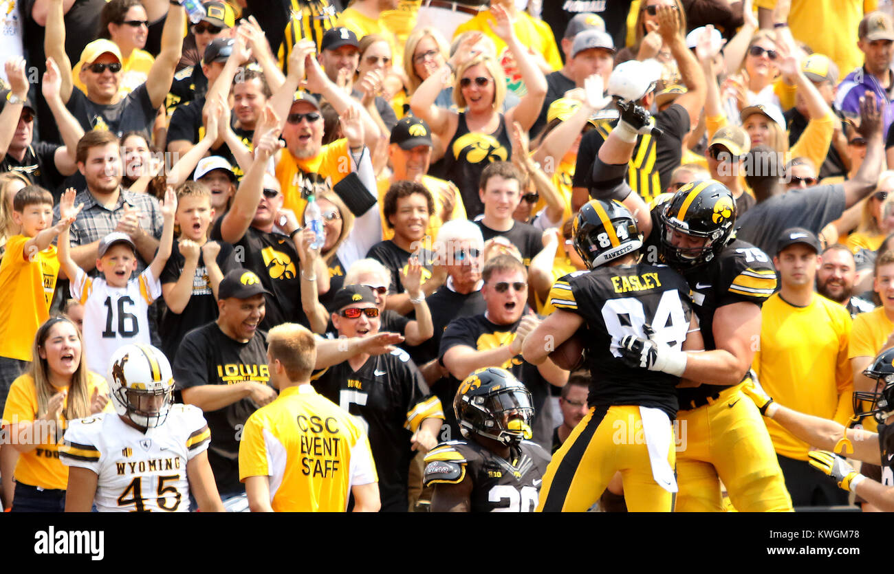 Hug pass hi-res stock photography and images - Alamy