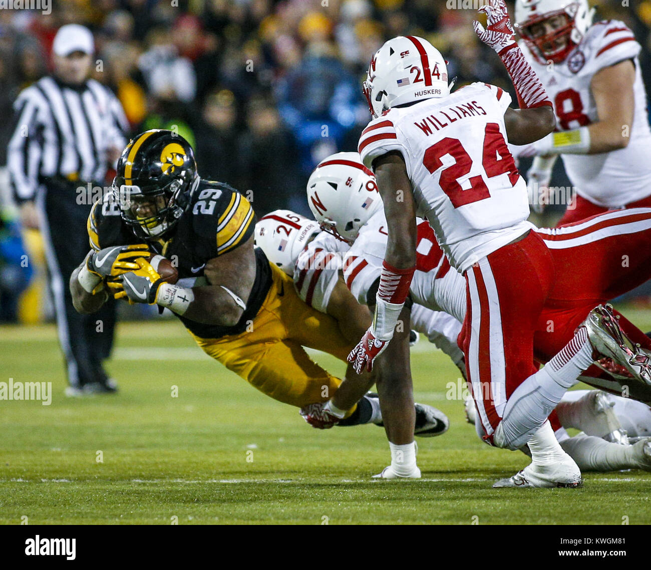Iowa City, Iowa, USA. 25th Nov, 2016. Iowa Hawkeyes running back LeShun ...