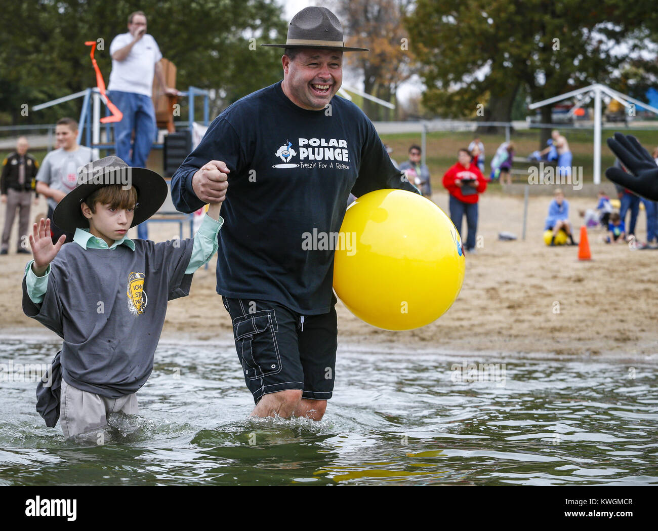 Davenport, Iowa, USA. 15th Oct, 2016. Iowa State Trooper Dan Loussaert ...