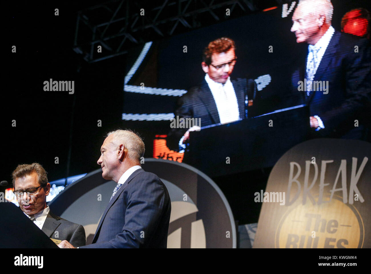 Davenport, Iowa, USA. 17th Aug, 2016. Joe Slavens, left, and Kent ...