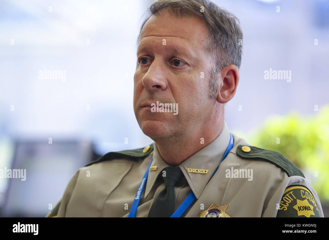 Davenport, Iowa, USA. 15th Sep, 2017. Sheriff Tim Lane holds a brief ...