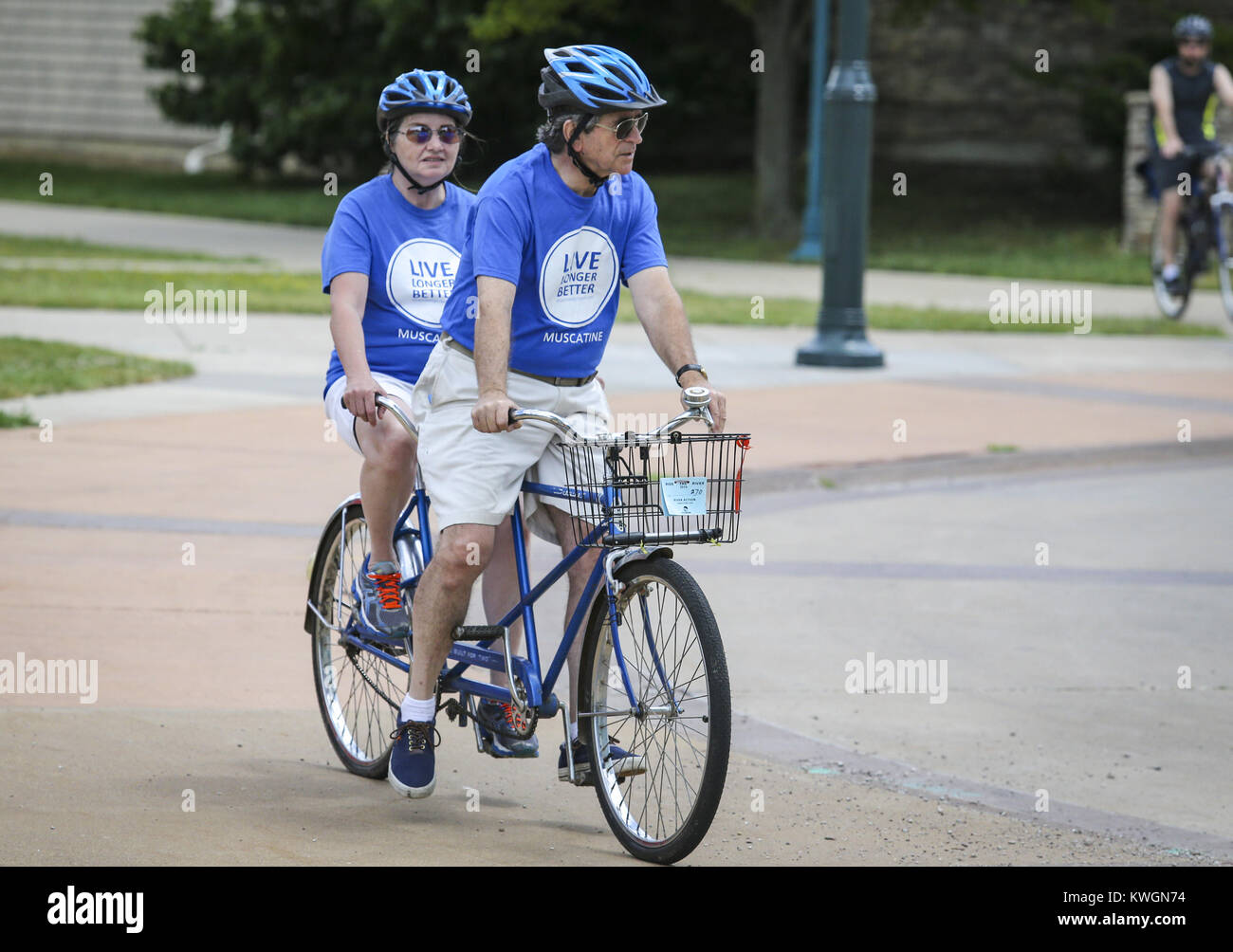 Moline, Iowa, USA. 18th June, 2017. Frank and Diane Kelly of Muscatine ride their tandem bike ...