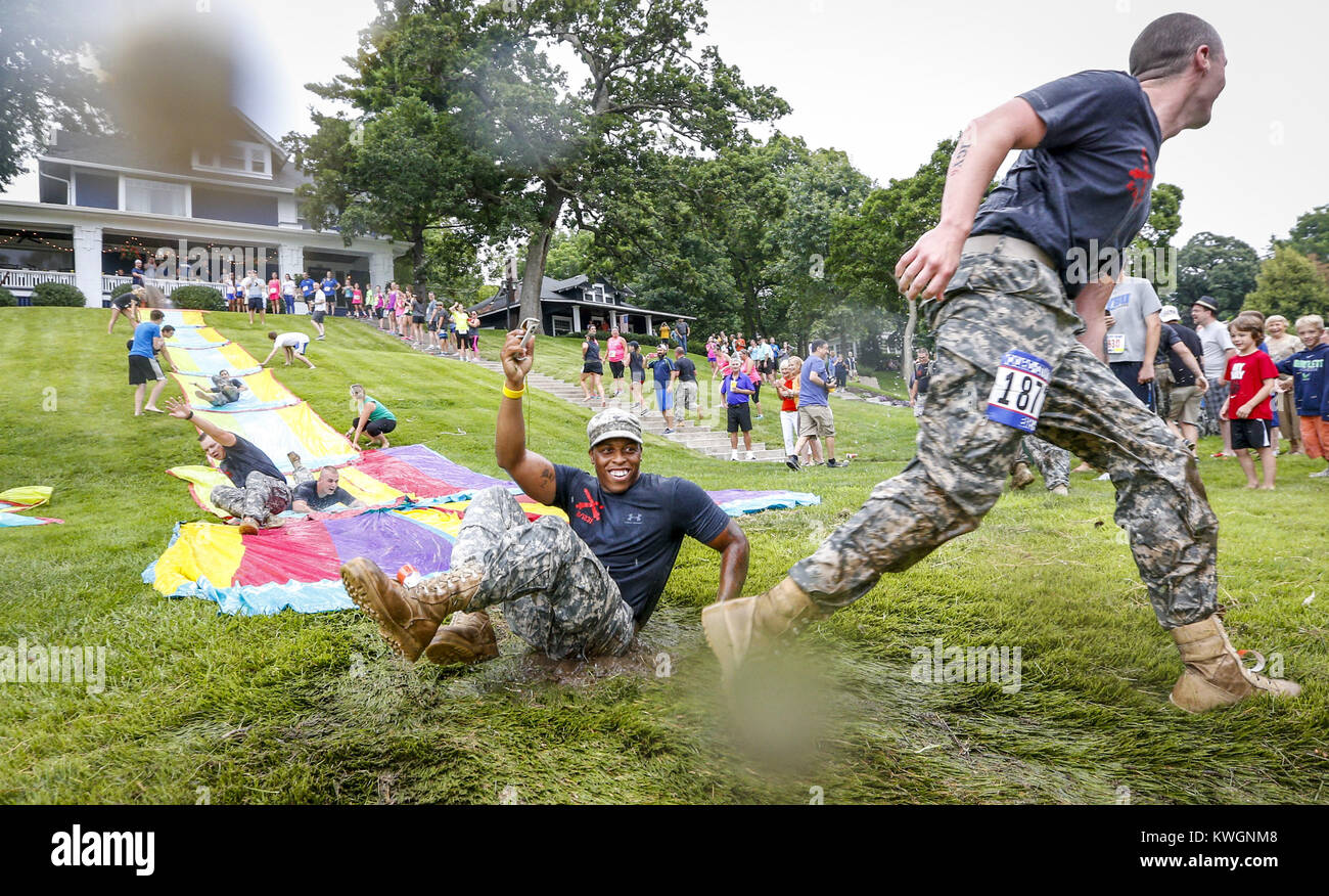 Davenport, Iowa, USA. 30th July, 2016. David Cunningham, center, of ...