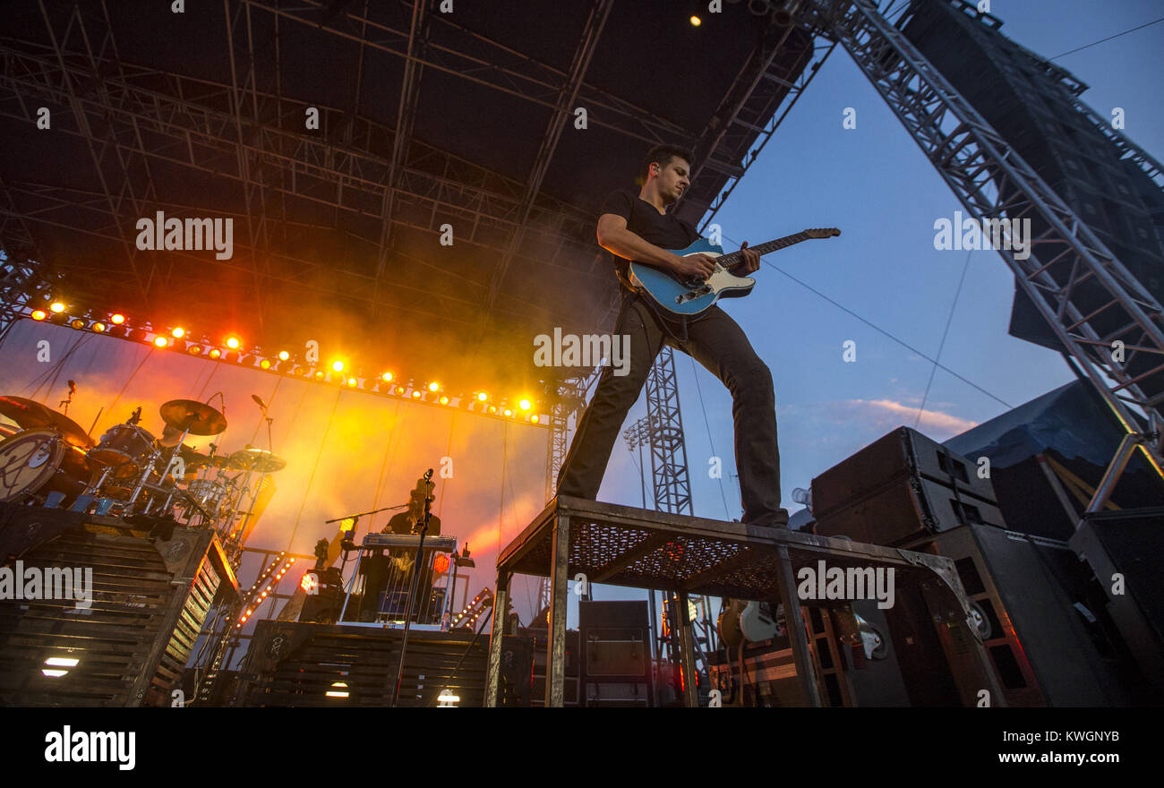 Davenport, Iowa, USA. 6th Aug, 2017. A guitar player in the band of ...