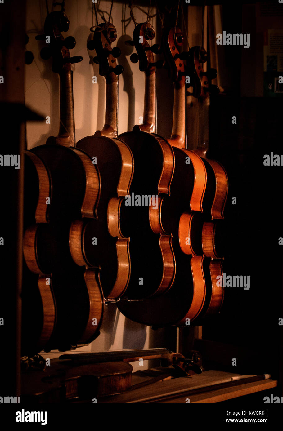 Collection of musical instruments hi-res stock photography and images ...