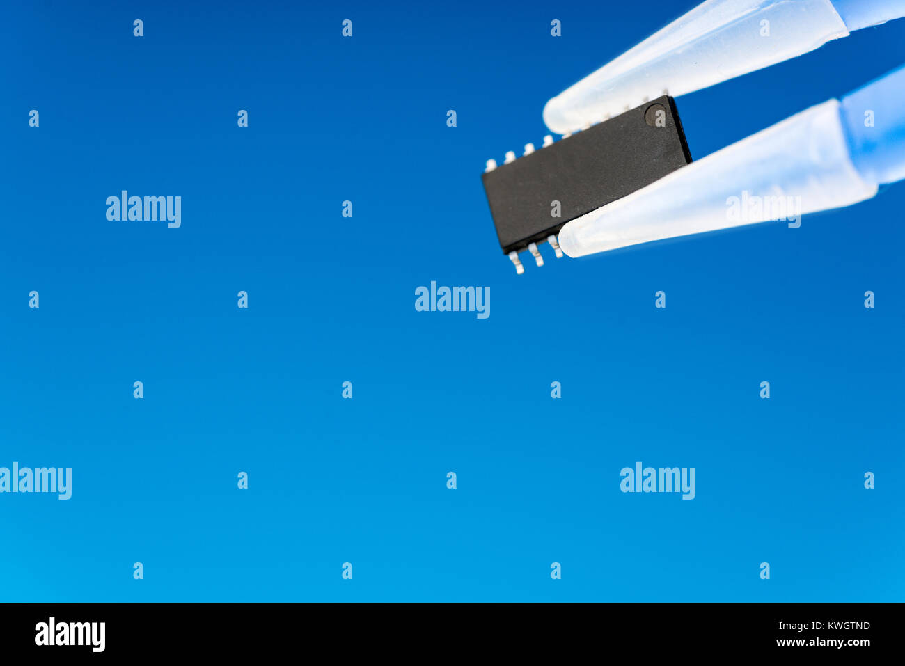 Pc tweezers hi-res stock photography and images - Alamy