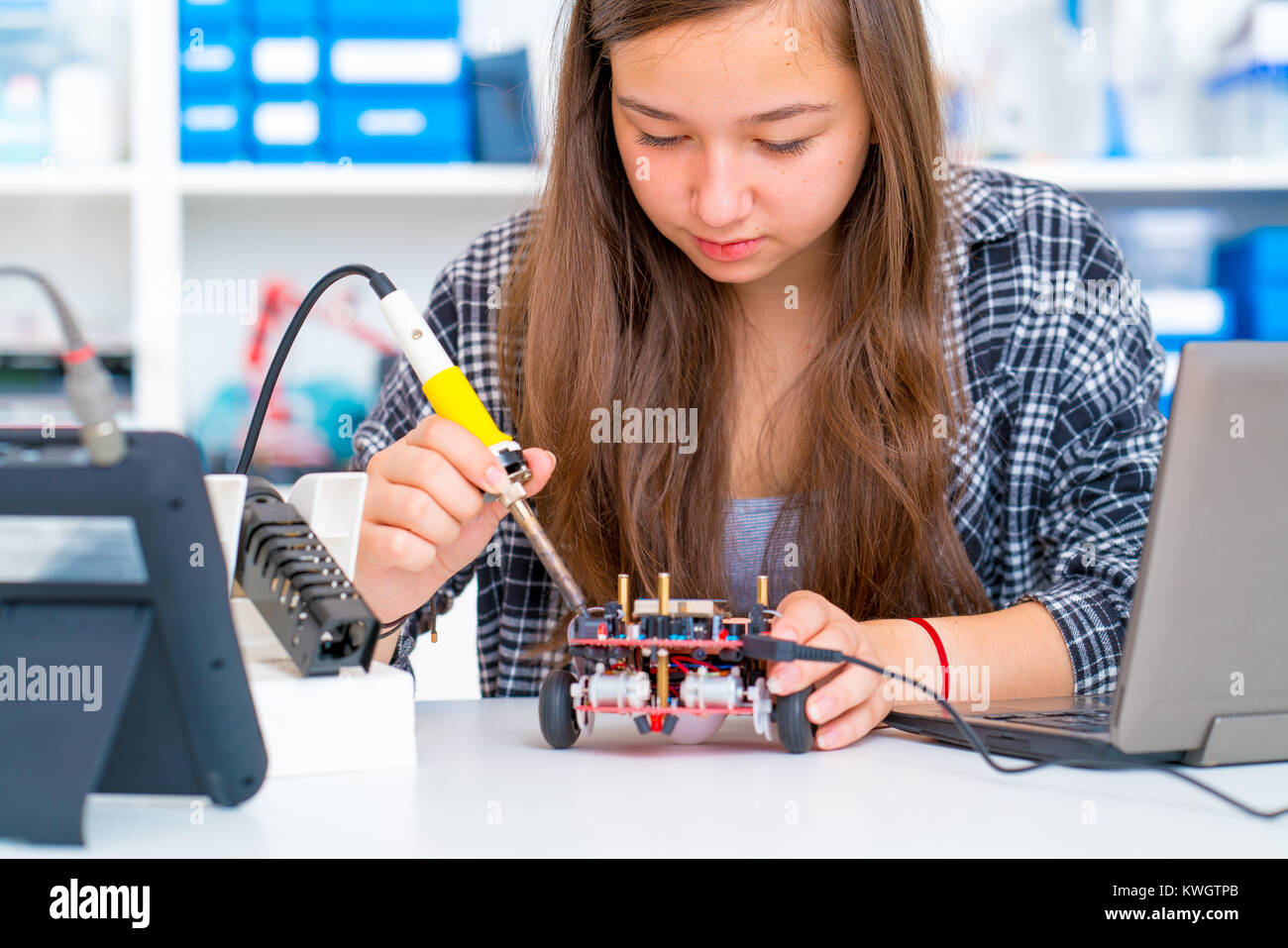 Schoolgirl in the school robotics laboratory with a robot model Stock ...