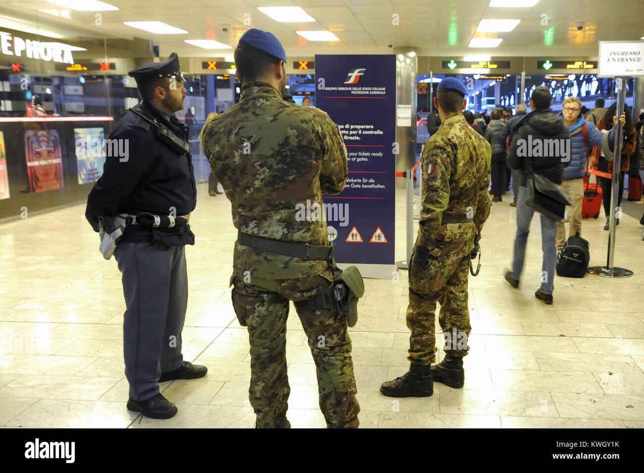 Milan (Italy), mixed patrols of police and Army in service for counter ...