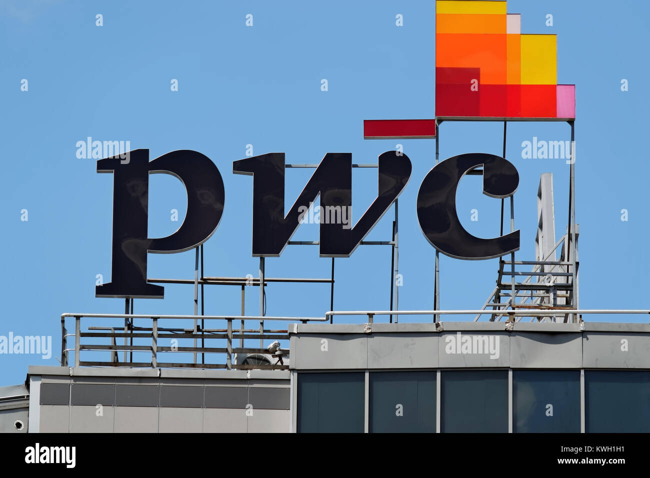 Pwc logo hi-res stock photography and images - Alamy