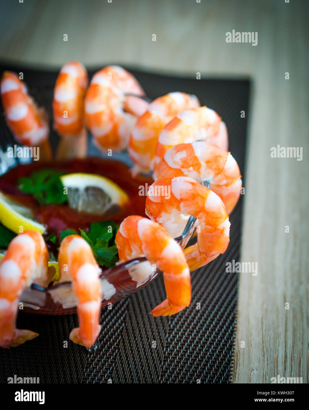 Prawn cocktail bowl lemon hi-res stock photography and images - Alamy
