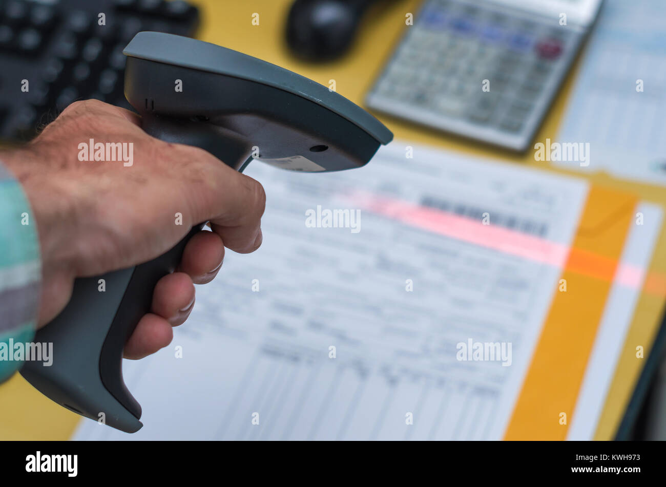 Great concept of traceability, ERP system, hand crawling product ...