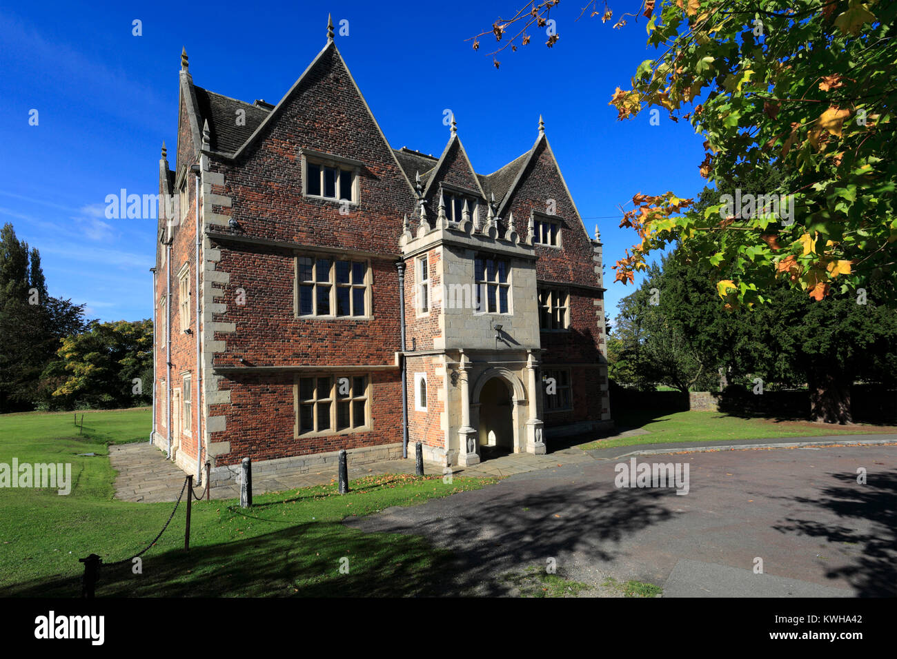 Bourne town hall hi-res stock photography and images - Alamy