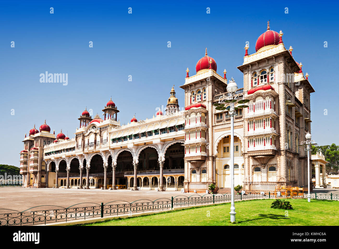 Amba vilas palace hi-res stock photography and images - Alamy