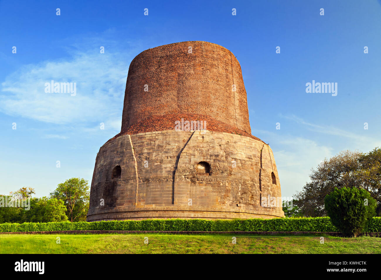 Dhamekh Stupa in Sarnath, Varanasi, India Stock Photo - Alamy