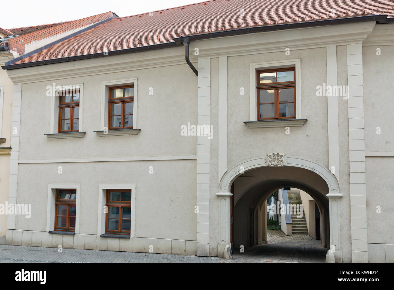 Old arch building hi-res stock photography and images - Alamy