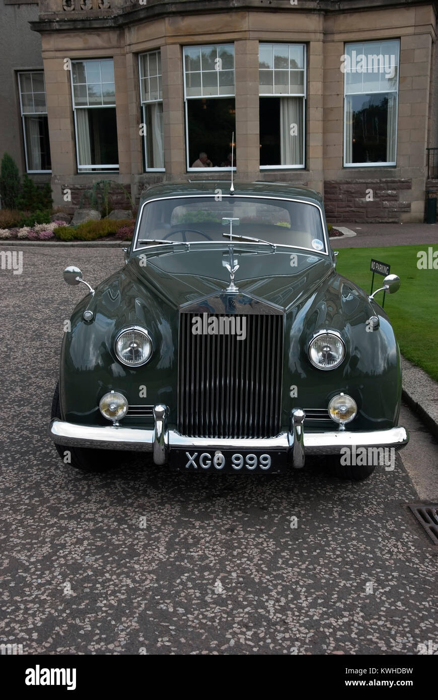 Dark silver car hi-res stock photography and images - Alamy