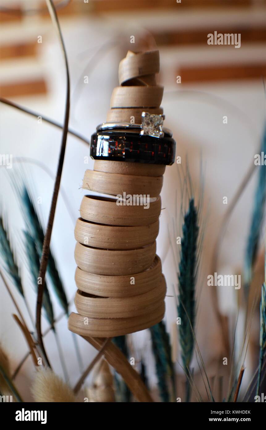 Diamond rings engagement hi-res stock photography and images - Alamy