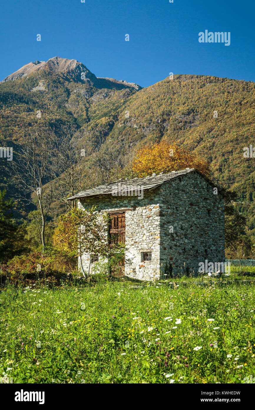 An old stone farm building in rural northern Italy, Europe Stock Photo ...