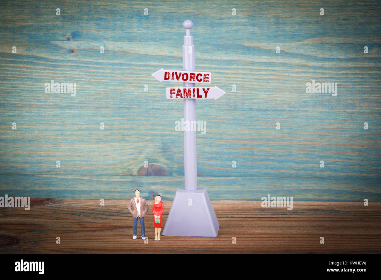divorce and family. Signpost on wooden table Stock Photo - Alamy