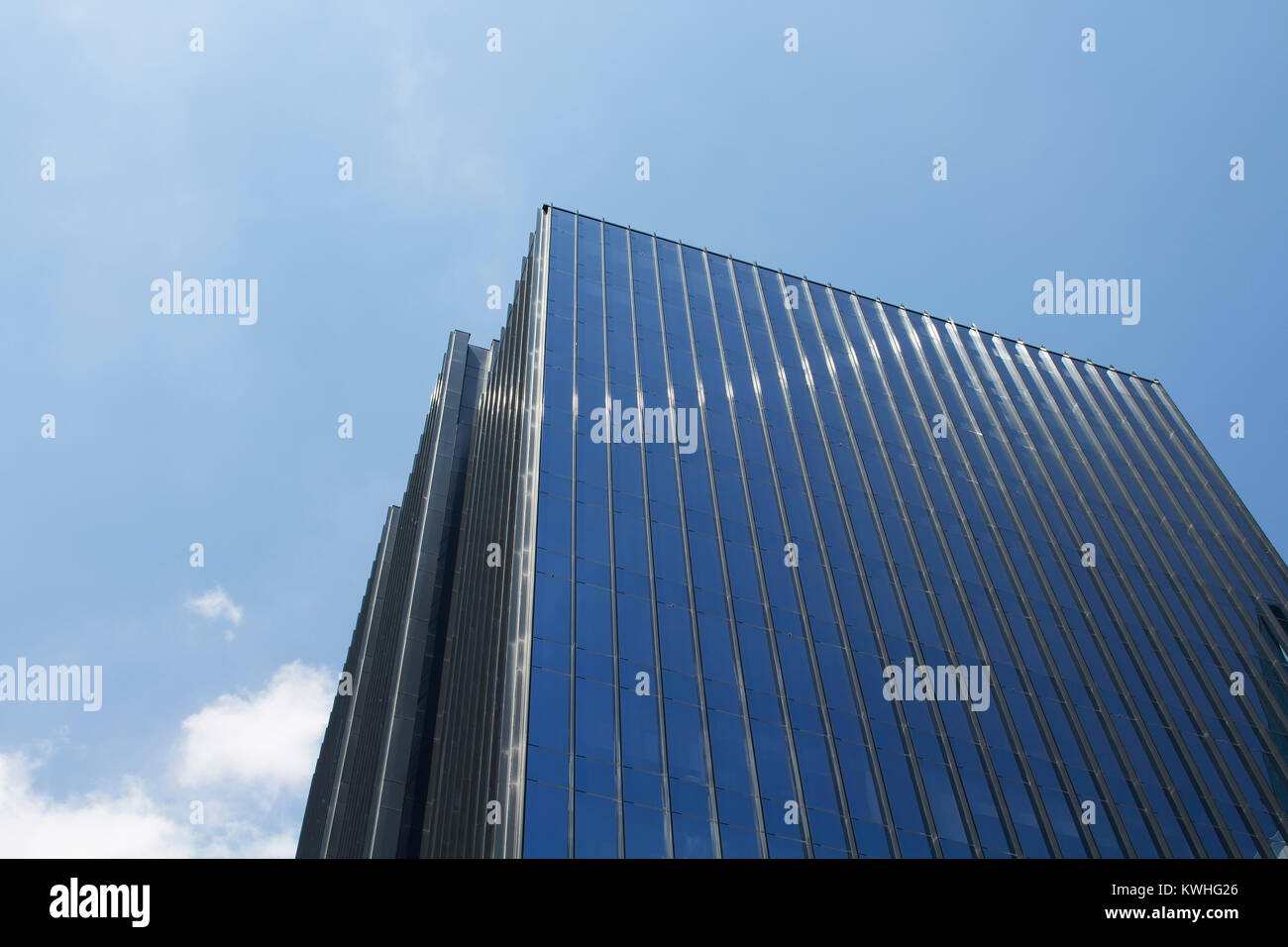 Simple skyscraper bottom view hi-res stock photography and images - Alamy