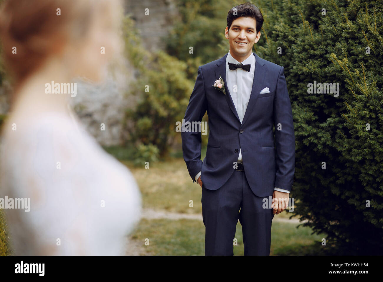 Black tie event walking couple hi-res stock photography and images - Alamy