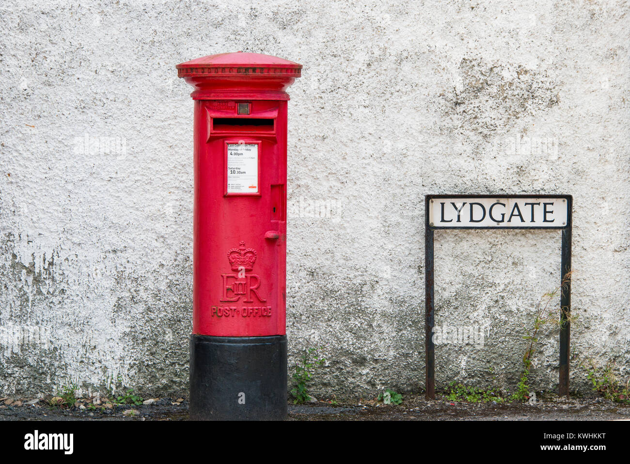 Old red round letter box hi-res stock photography and images - Alamy