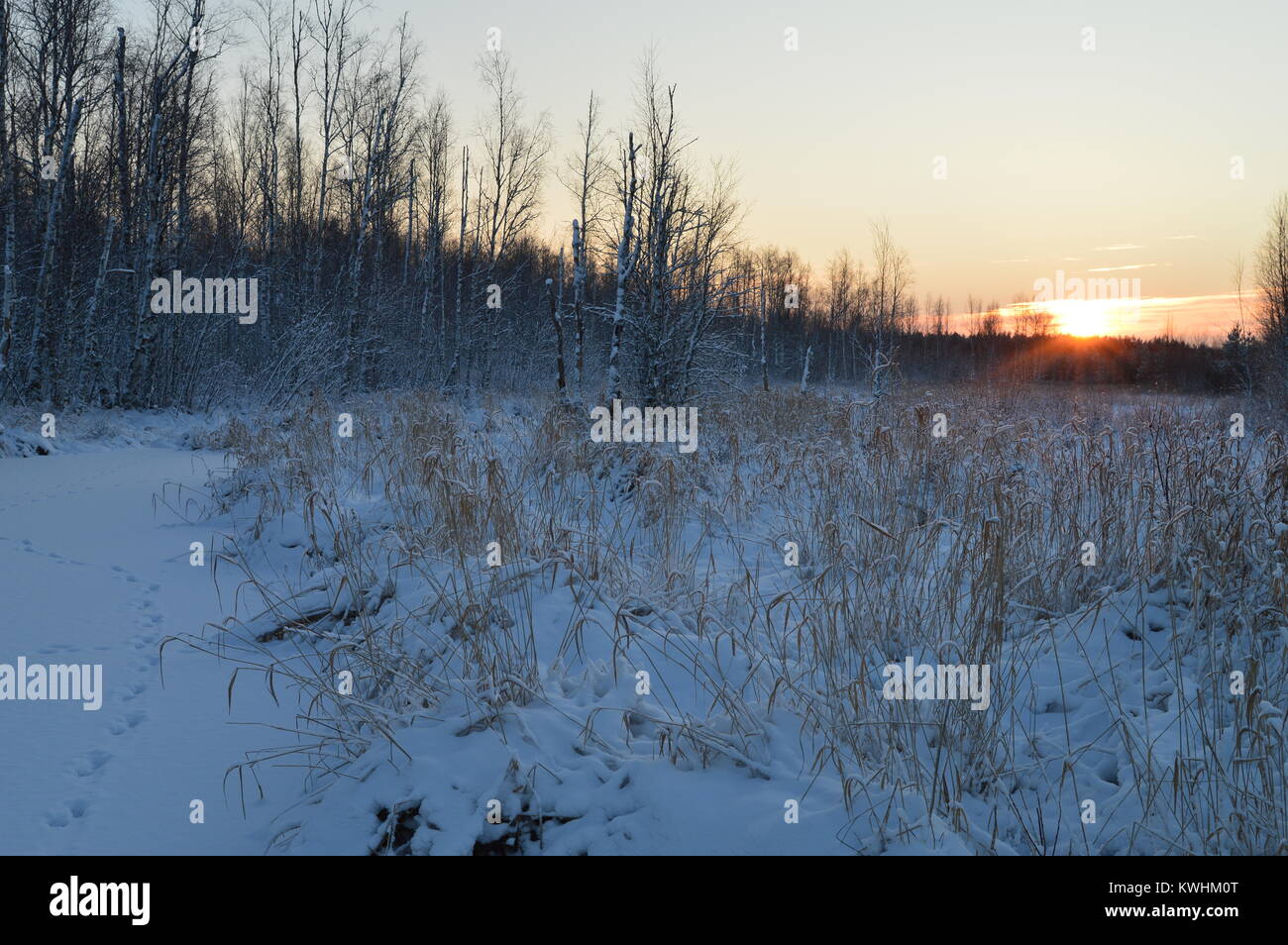 Cloudless sunrise hi-res stock photography and images - Alamy