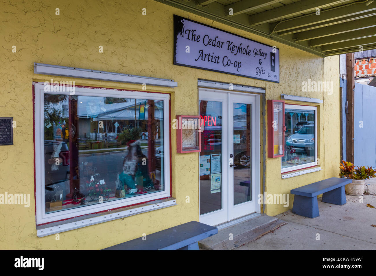 Art craft gallery in old Florida town of Cedar Key Florida in the ...