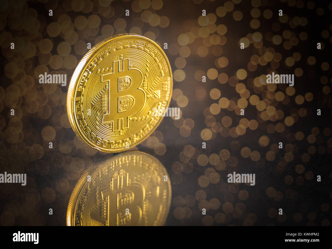Gold colored coins hi-res stock photography and images - Alamy