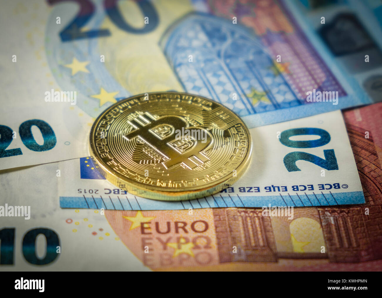 Gold money hi-res stock photography and images - Alamy