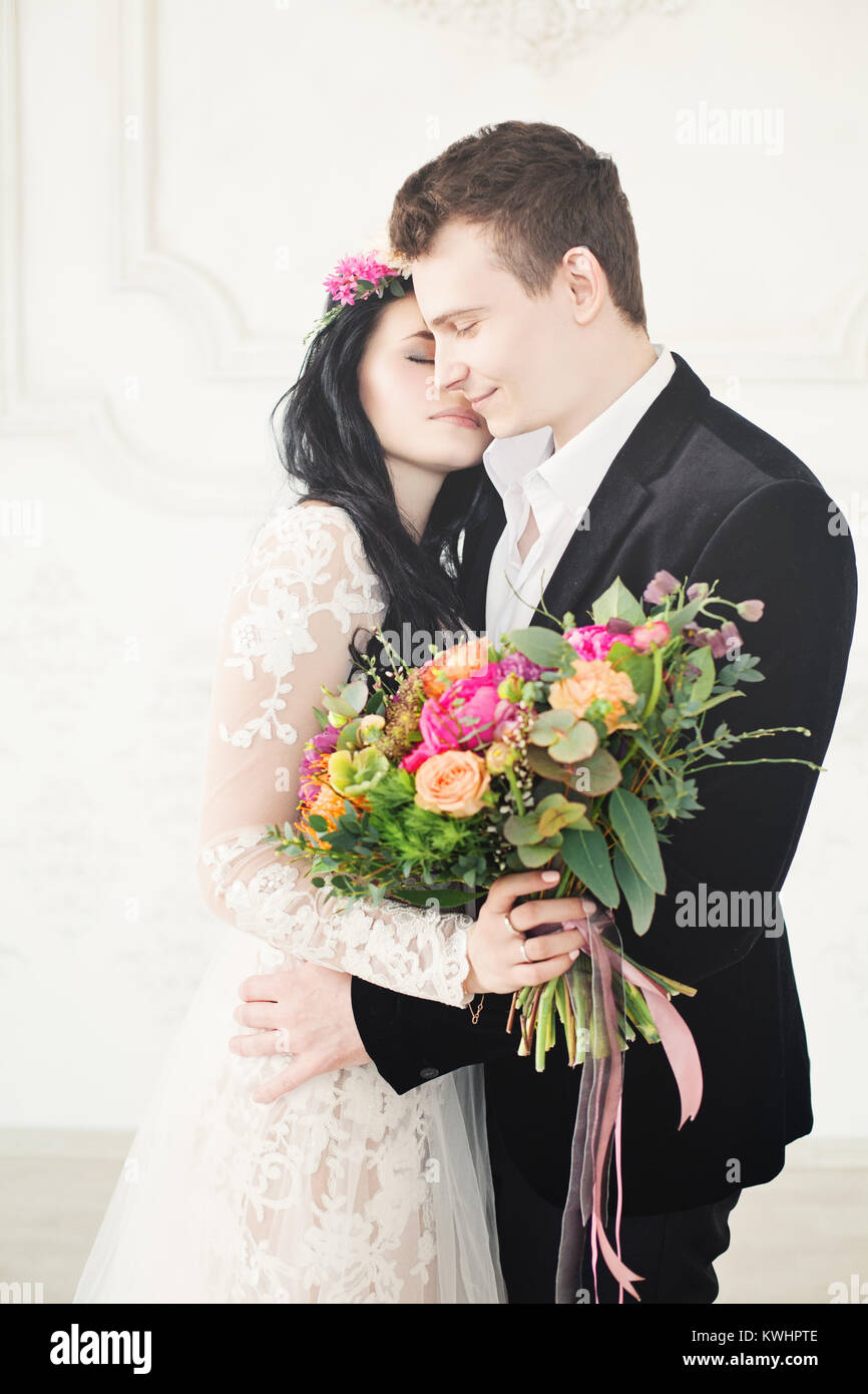Attractive guy kissing girl hi-res stock photography and images - Alamy