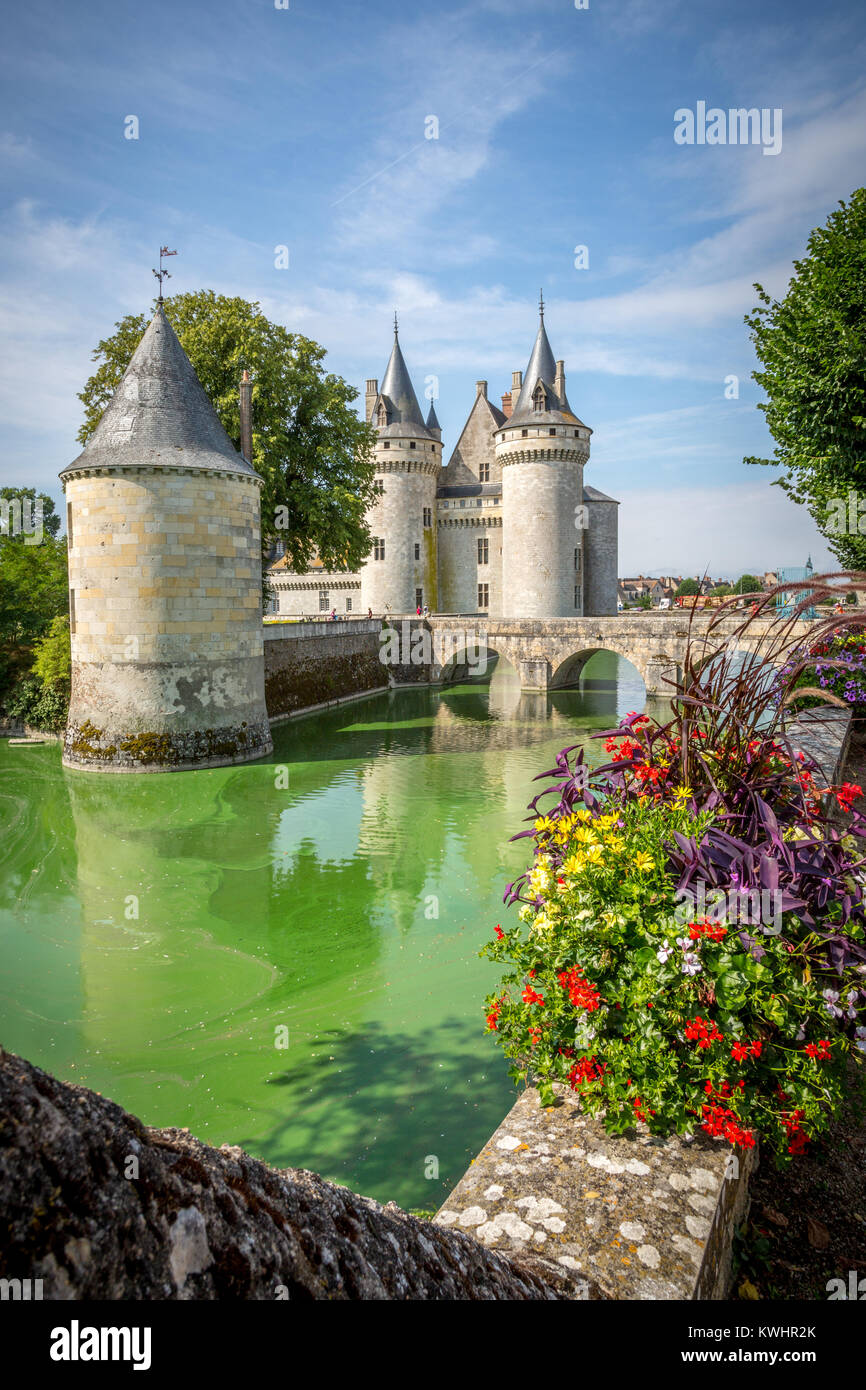 Town sully sur loire castle hi-res stock photography and images - Alamy