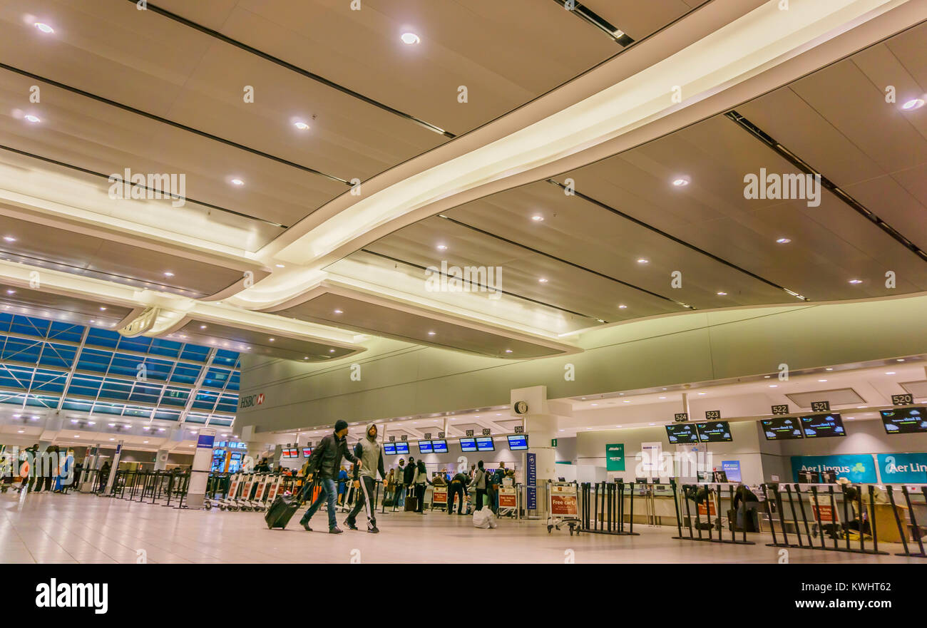 Airport terminal check-in area, Lester Pearson, Toronto Stock Photo - Alamy