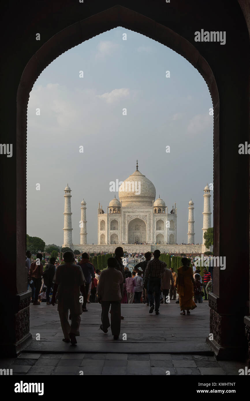 Entrance gate of taj mahal hi-res stock photography and images - Alamy