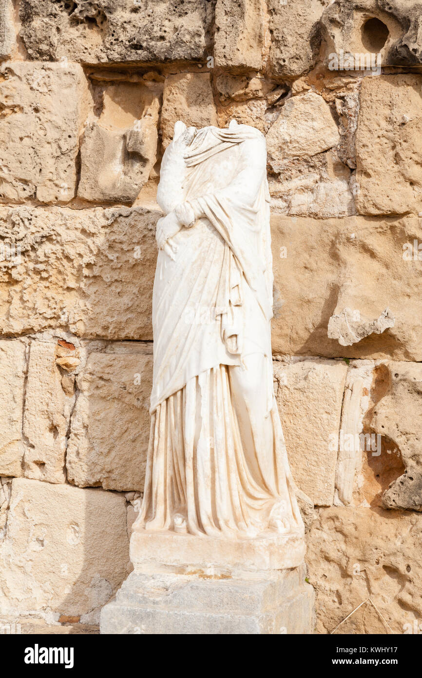 Headless sculpture hi-res stock photography and images - Alamy