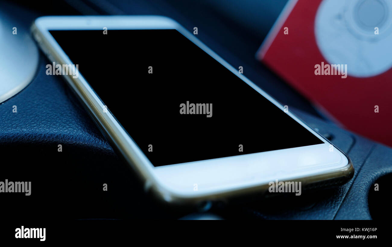 Mobile phone with black screen Stock Photo - Alamy
