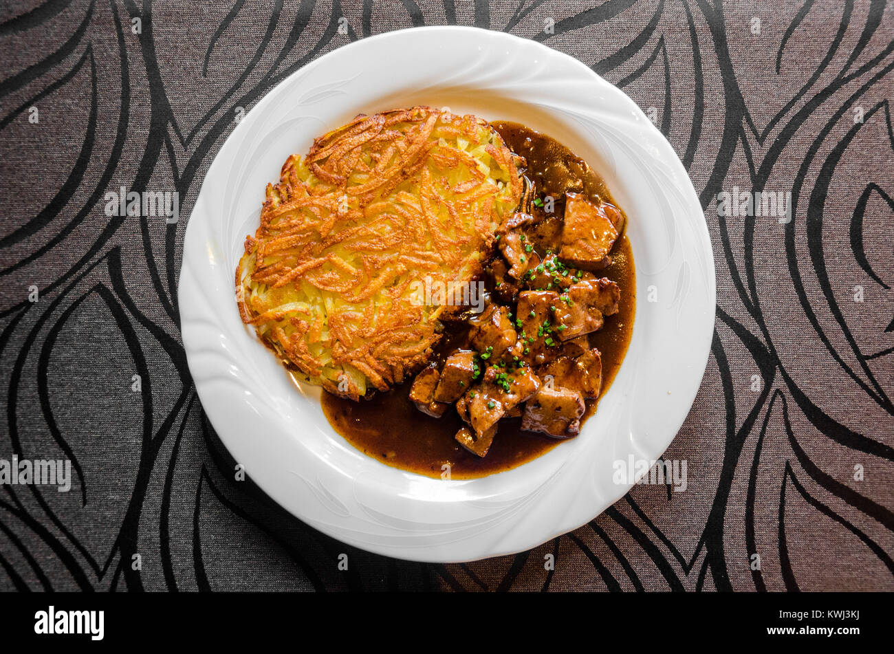 Zürcher Geschnetzeltes (sliced meat Zurich style) served with rösti ...