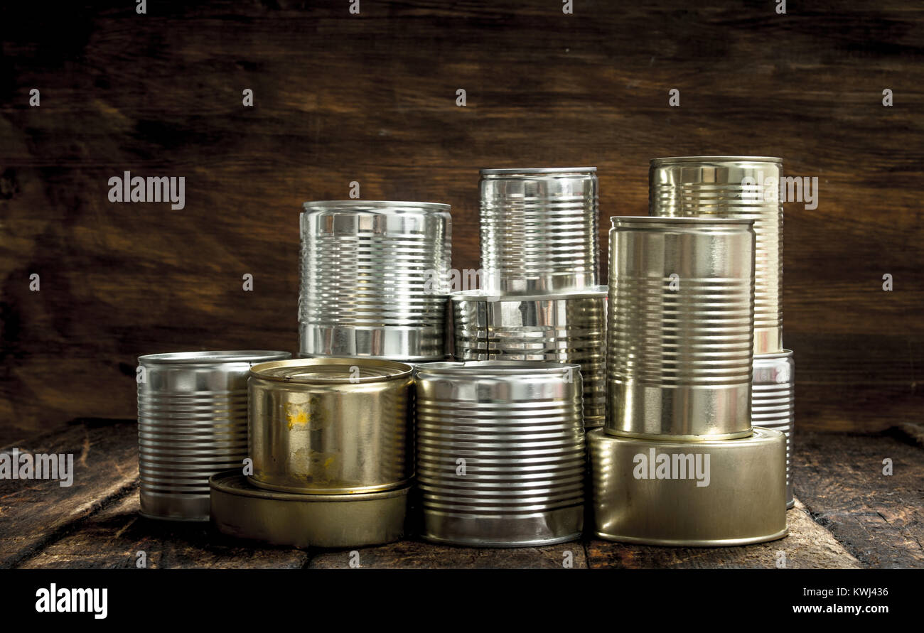 Closed food tin cans hi-res stock photography and images - Alamy