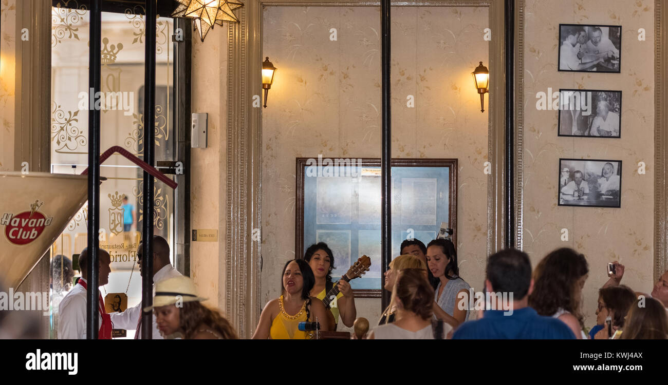 Ernest hemingway cuba floridita hi-res stock photography and images - Alamy
