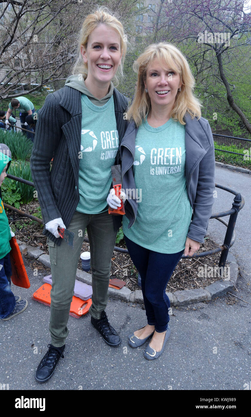 NEW YORK, NY - APRIL 20: Ramona Singer, Kelly Bensimon, Simon van ...