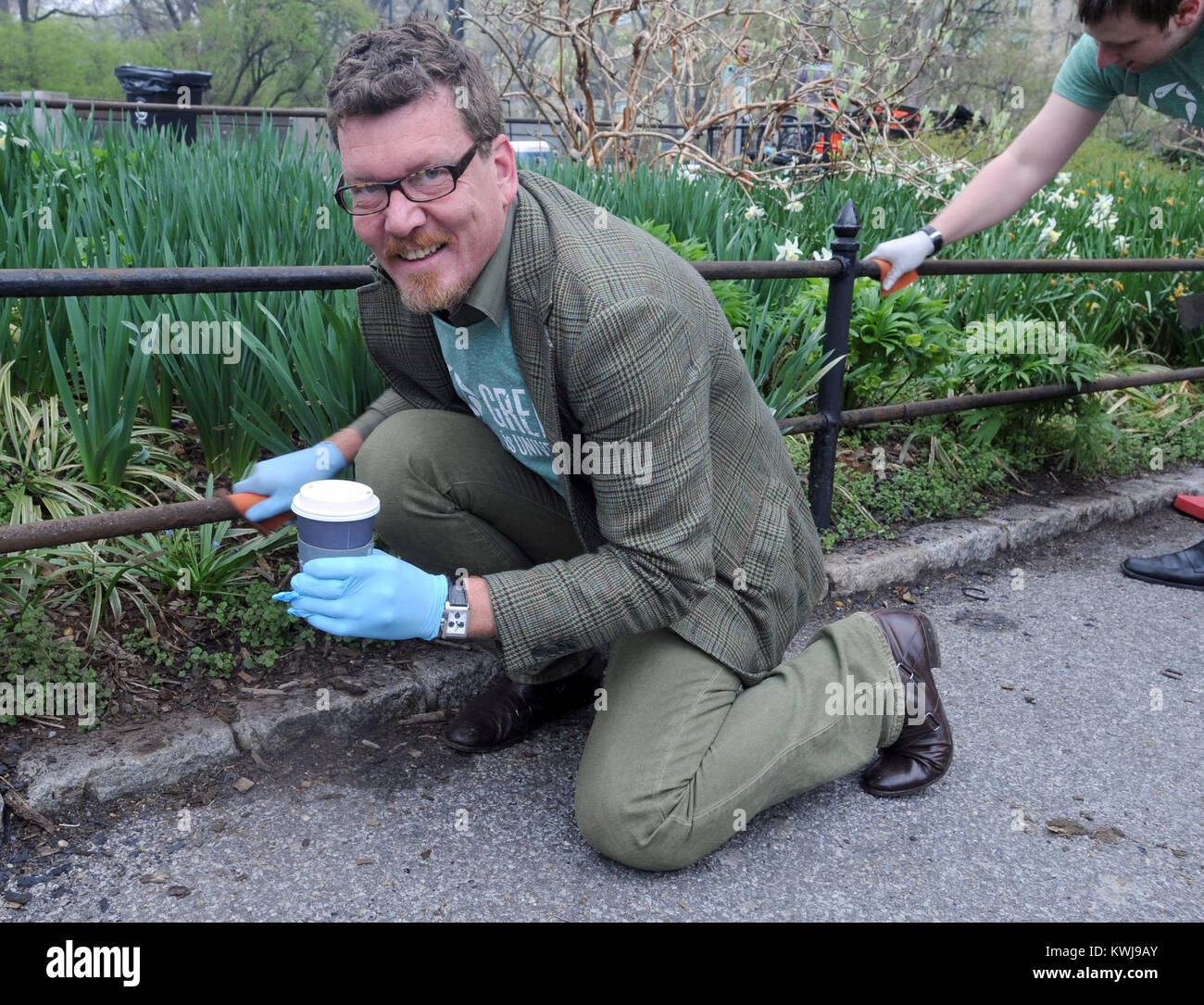 NEW YORK, NY - APRIL 20: Ramona Singer, Kelly Bensimon, Simon van ...