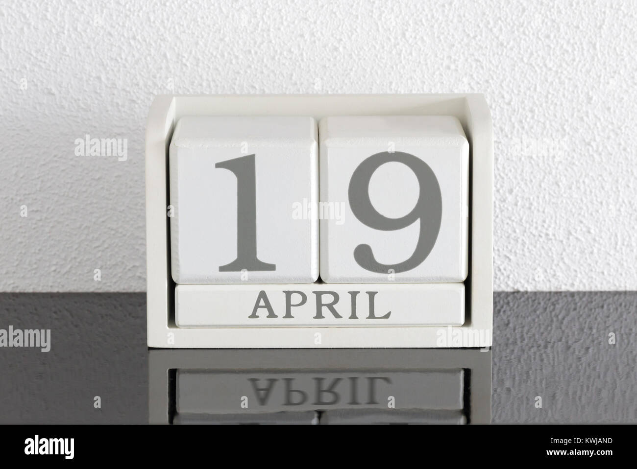 April 19 date on calendar hi-res stock photography and images - Alamy