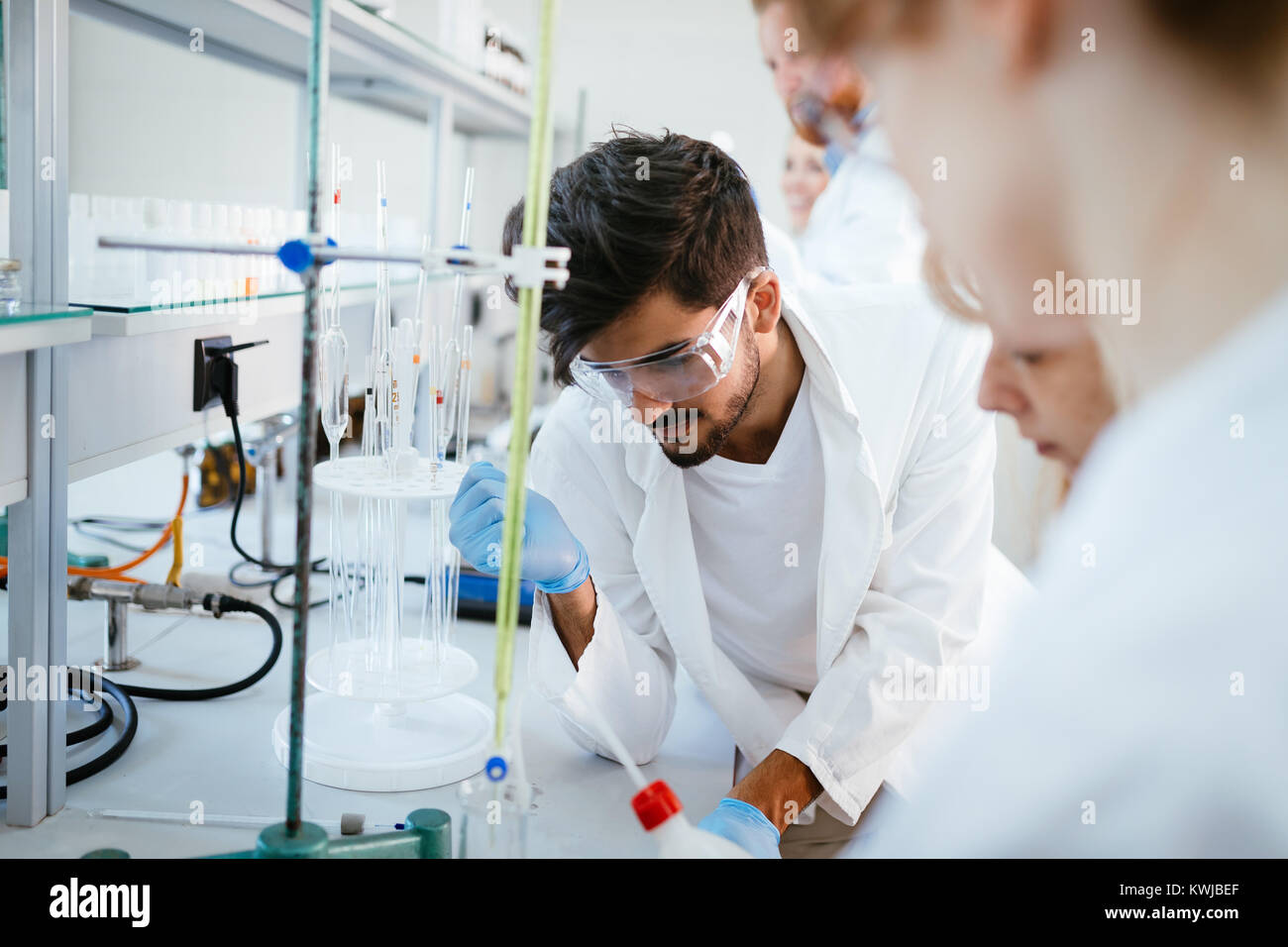 Group of chemistry students working in laboratory Stock Photo - Alamy
