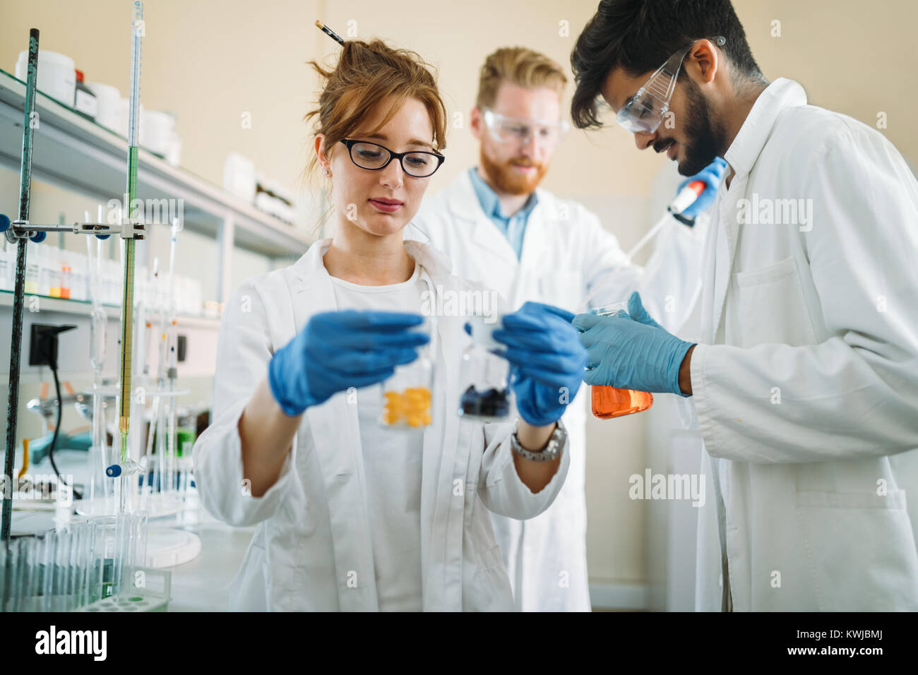 Scientist working at the laboratory Stock Photo - Alamy