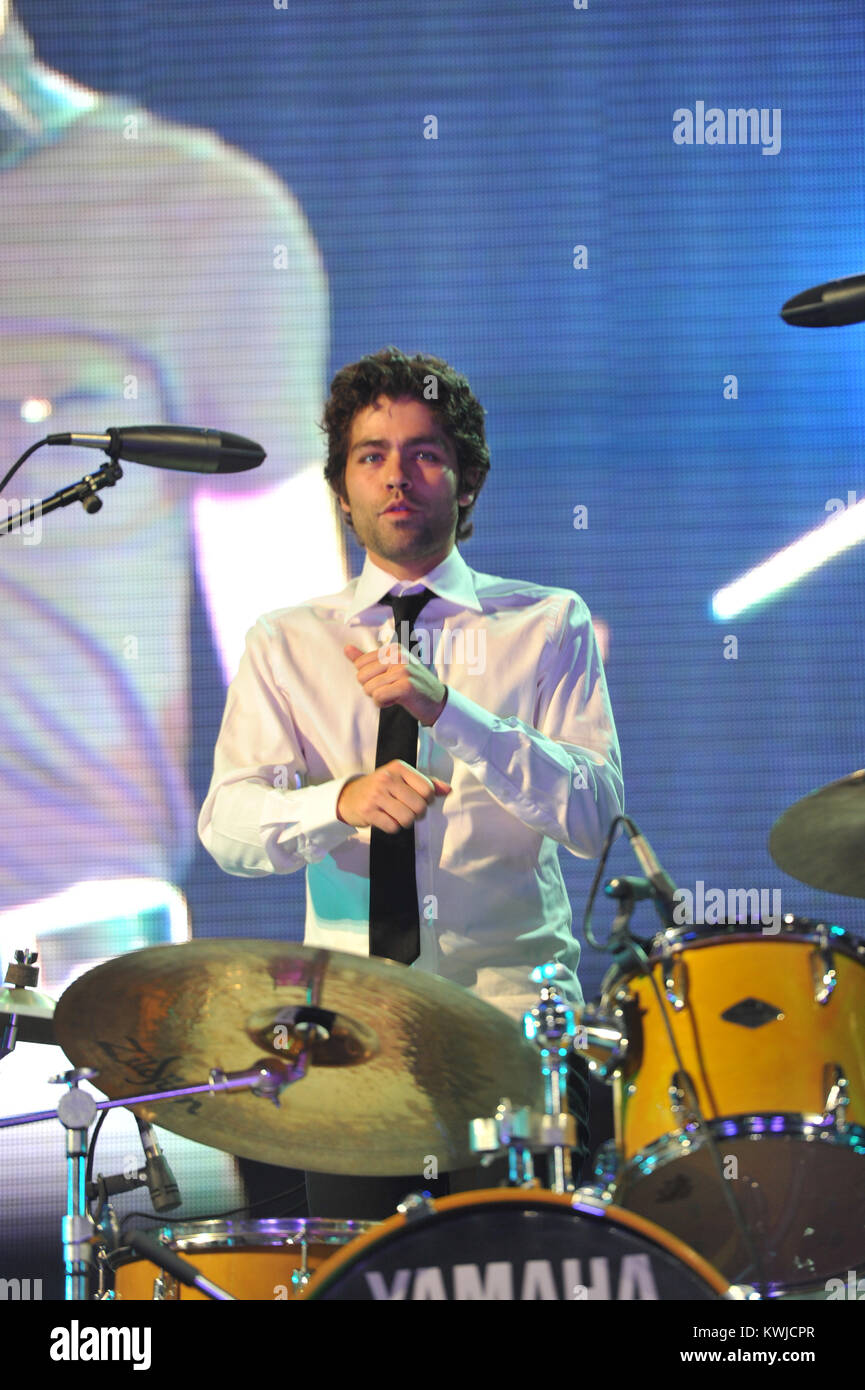 MIAMI BEACH, FL - JANUARY 02: The Honey Brothers (featuring Adrian ...