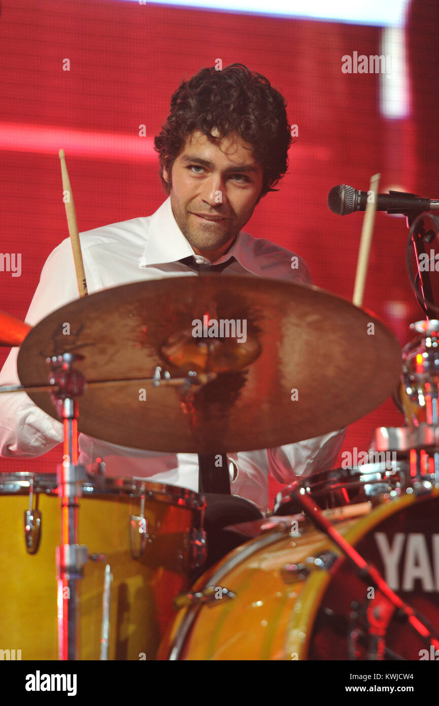 MIAMI BEACH, FL - JANUARY 02: The Honey Brothers (featuring Adrian ...