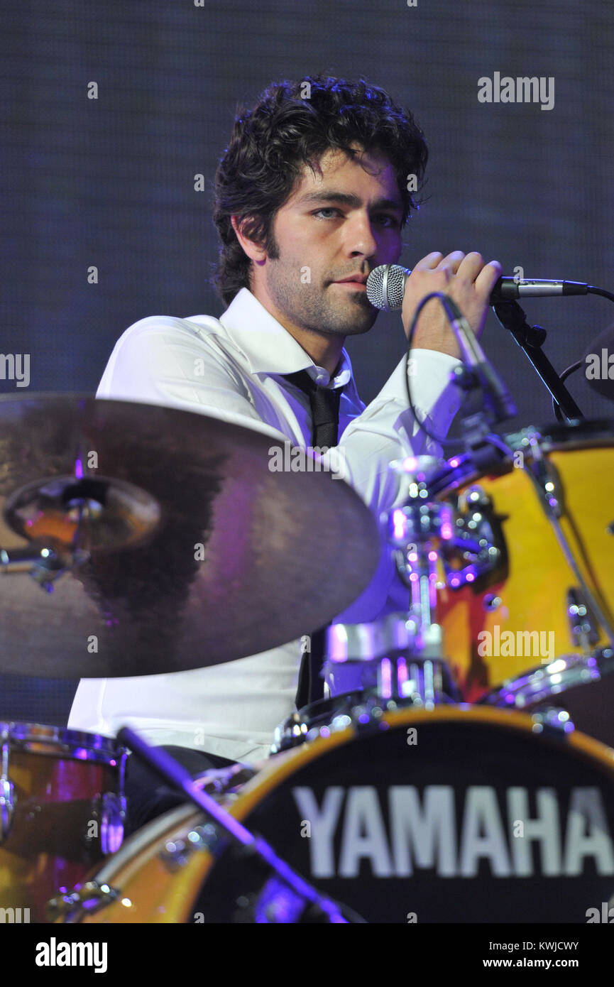 MIAMI BEACH, FL - JANUARY 02: The Honey Brothers (featuring Adrian ...