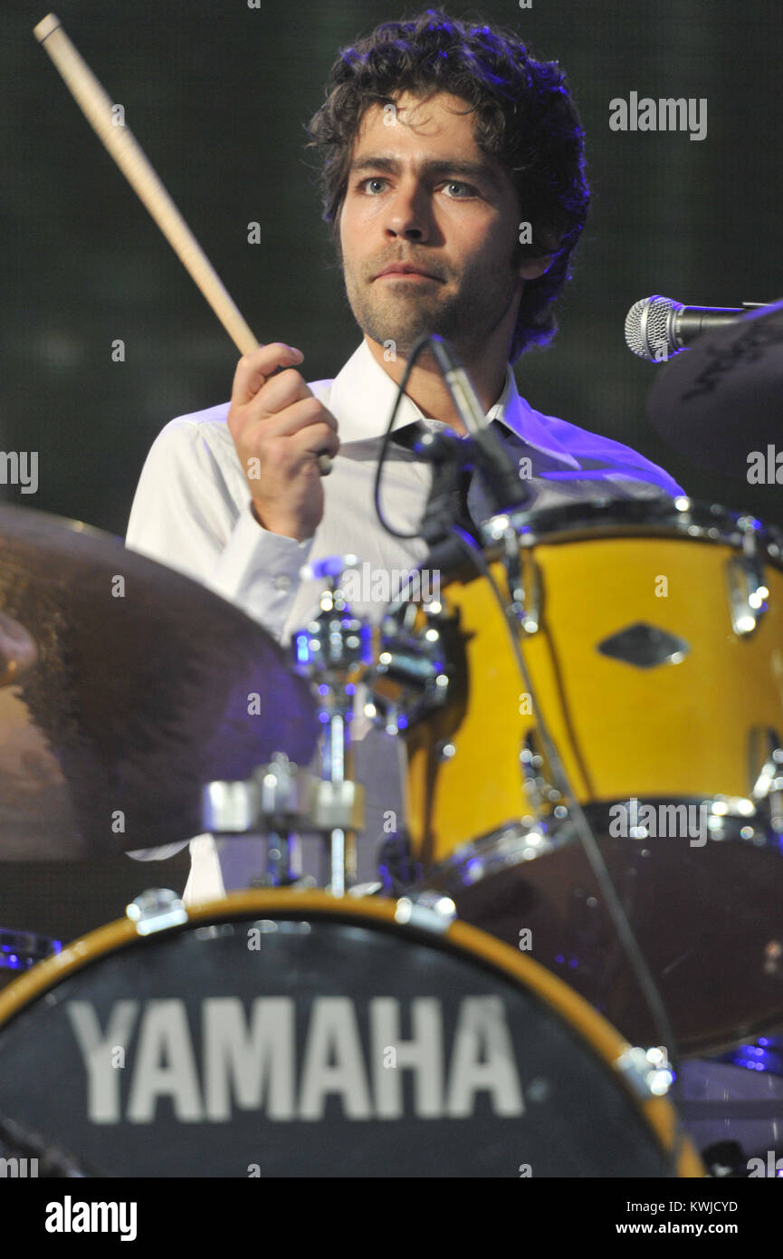MIAMI BEACH, FL - JANUARY 02: The Honey Brothers (featuring Adrian ...