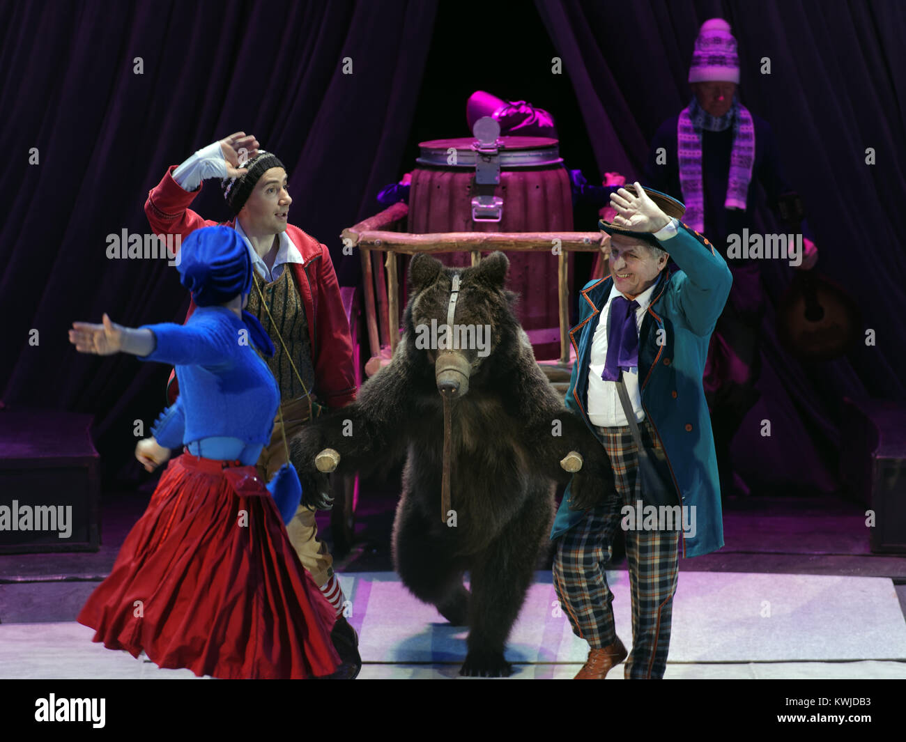 St. Petersburg, Russia - December 28, 2017: Actors and trained bears in ...